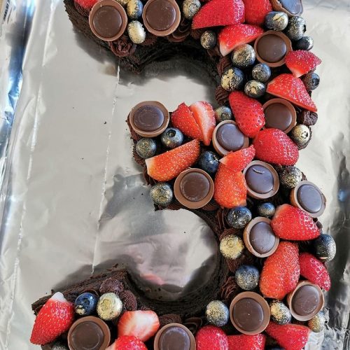 Black Magic number cake - GastroFun.net