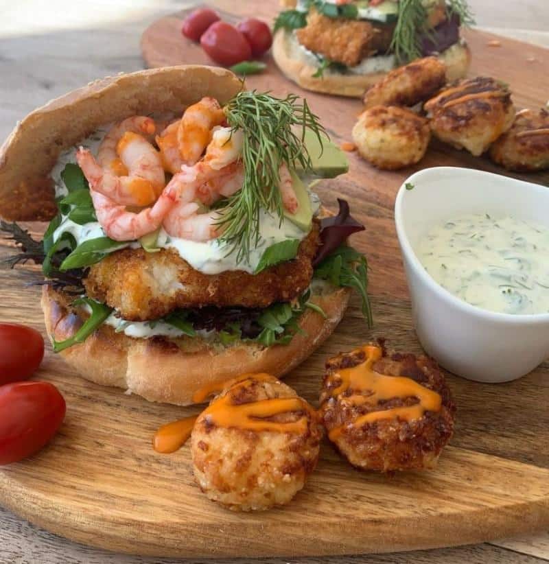 This Crispy Fish Burger With Prawns and Garlic-Herb Dressing Is a Game ...