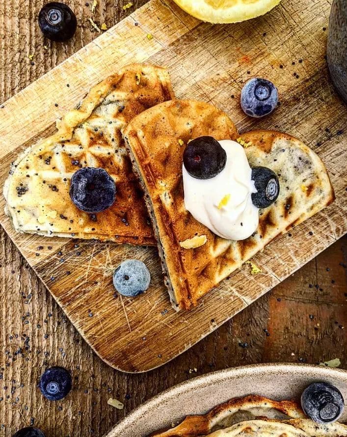 Lemon waffles with airy lemon cream - GastroFun.net