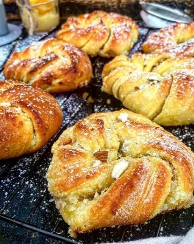 Lucy Wreaths with Lemon Curd and Marzipan Filling - GastroFun.net