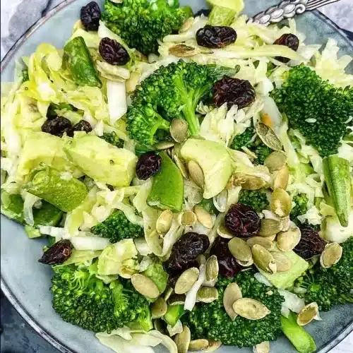Pointed Cabbage Salad with Broccoli, Snap Peas, and Avocado - GastroFun.net
