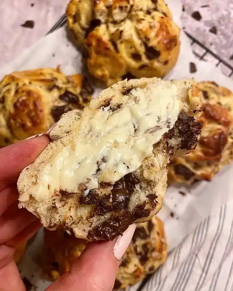 These Melt-In-Your-Mouth Chocolate Buns with Sunflower Seeds Are Too ...
