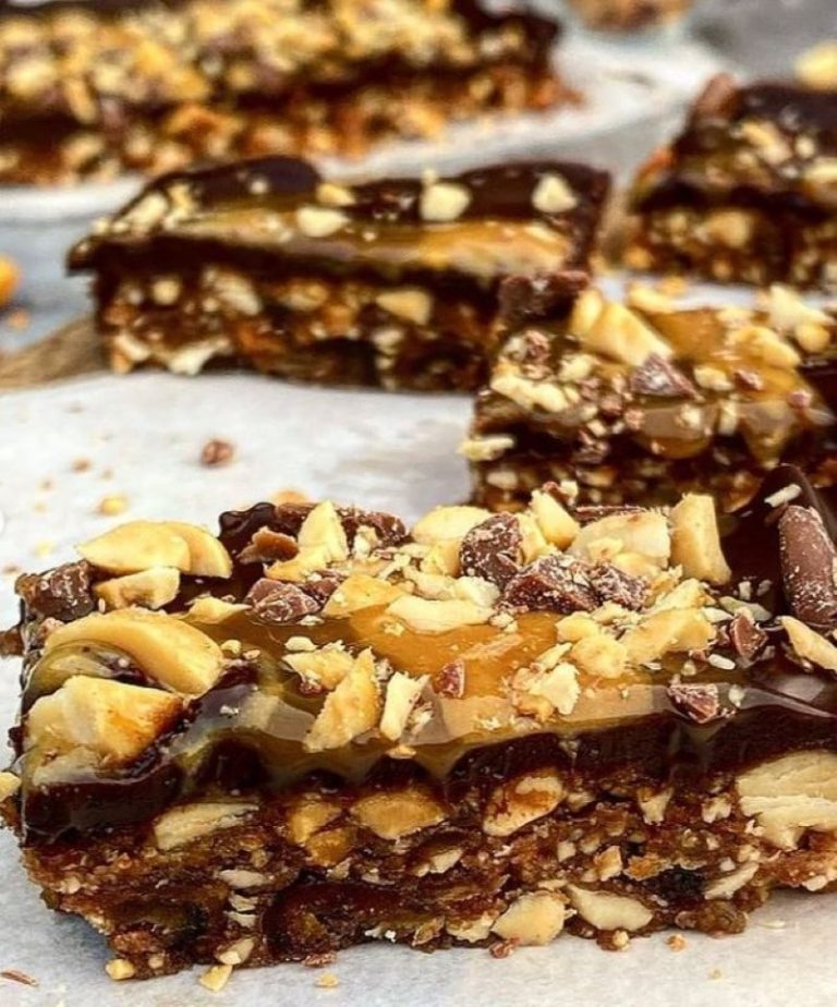 Homemade Snickers Bars - GastroFun.net