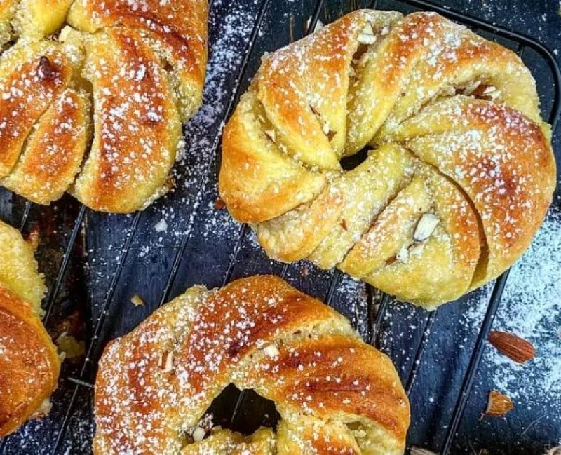 Lucy Wreaths with Lemon Curd and Marzipan Filling - GastroFun.net