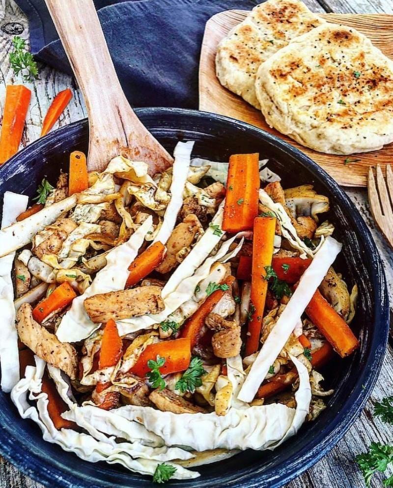 Quick-Fried Pointed Cabbage with Chicken - GastroFun.net