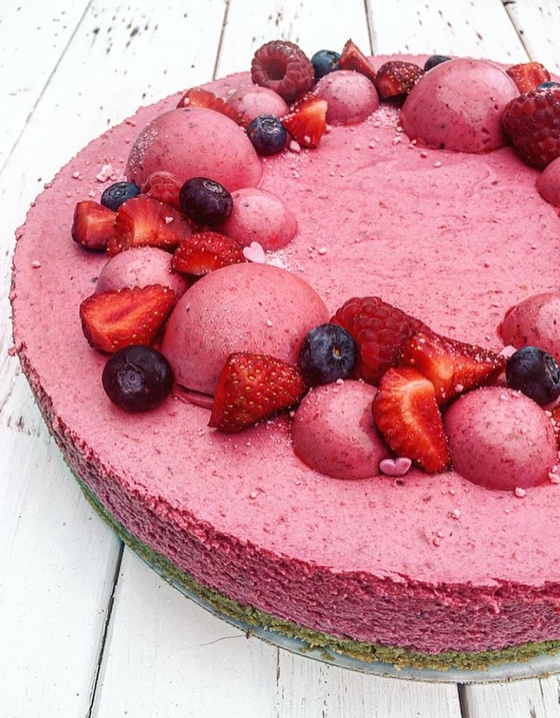 Mousse cake with biscuit base - GastroFun.net