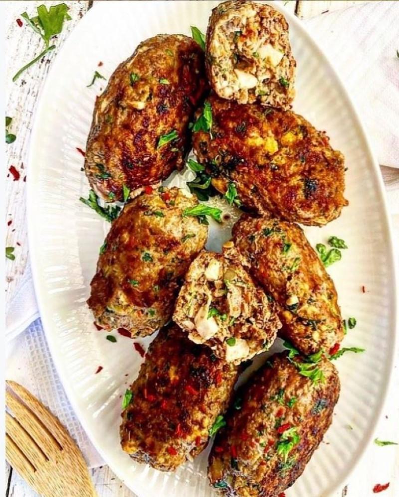 Spicy, Greek-inspired beef rolls - GastroFun.net