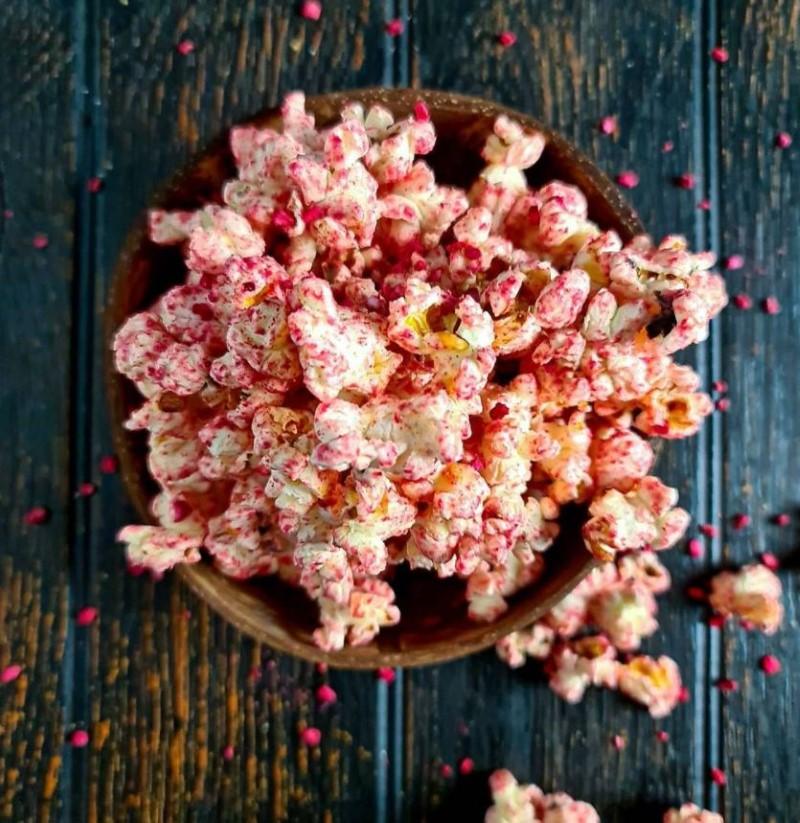 Popcorn with white chocolate and raspberries - GastroFun.net