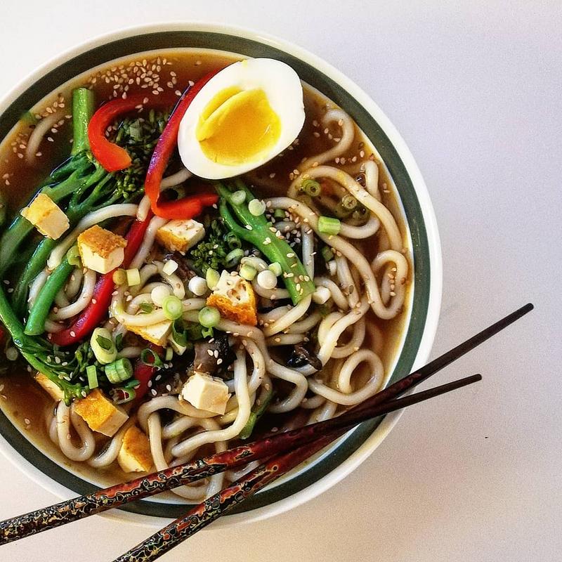 Spicy udon soup with vegetables and tofu - GastroFun.net