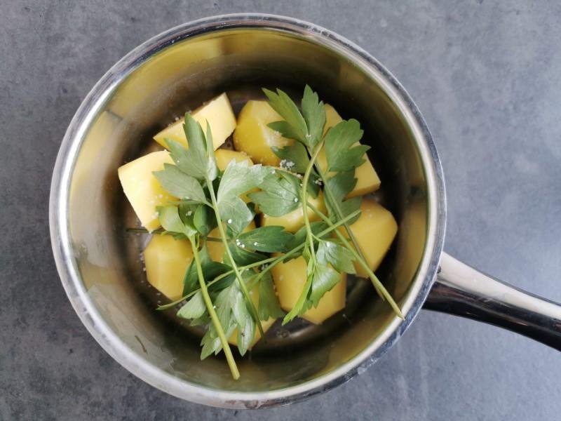 Potatoes with Lovage - GastroFun.net