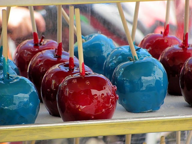 10 Delicious Homemade Candy Apples Ideas - GastroFun.net
