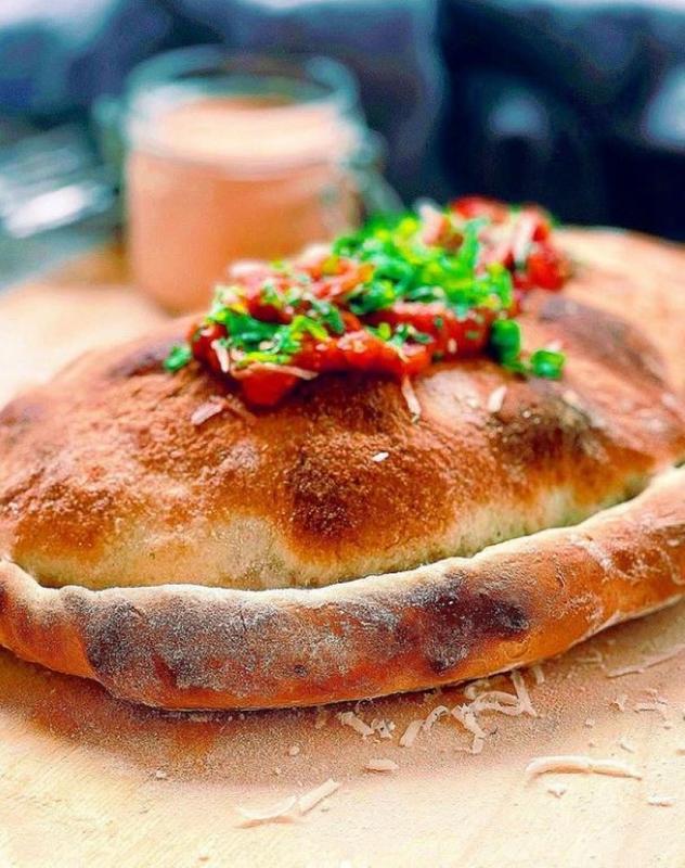 Calzone with Bolognese - GastroFun.net